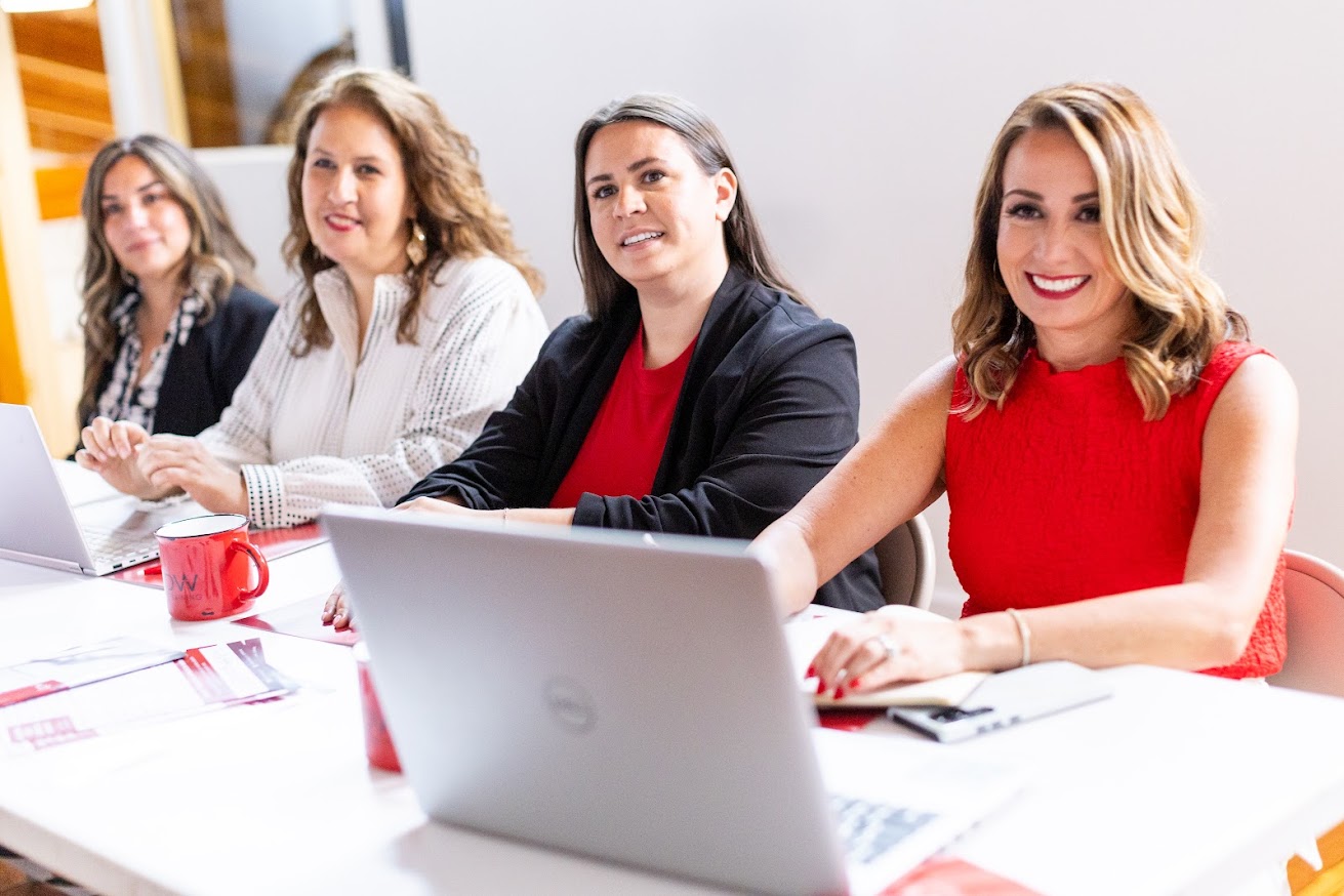 Leverage the Power of Video to Facilitate Seamless Software Learning ...